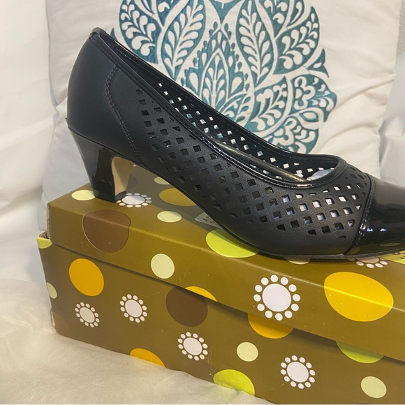 Gabriella Renee | Shoes | Gabriella Renee Lydia Pump 85 Wide Chic Black ...
